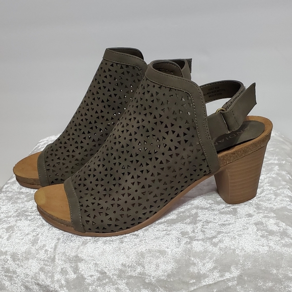 Andiamo | Shoes | Andiamo Dark Green Suede Perforated Sandals | Poshmark